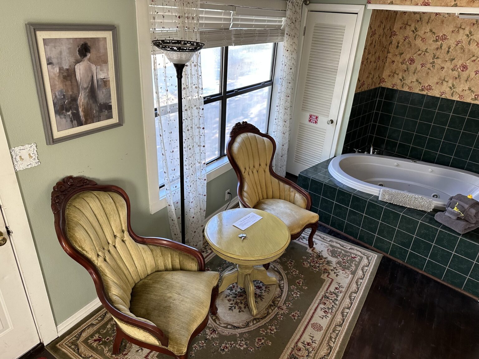 RT 62 Motor Resort 1890’s Decade Themed Victorian Cabin w/Jacuzzi ...